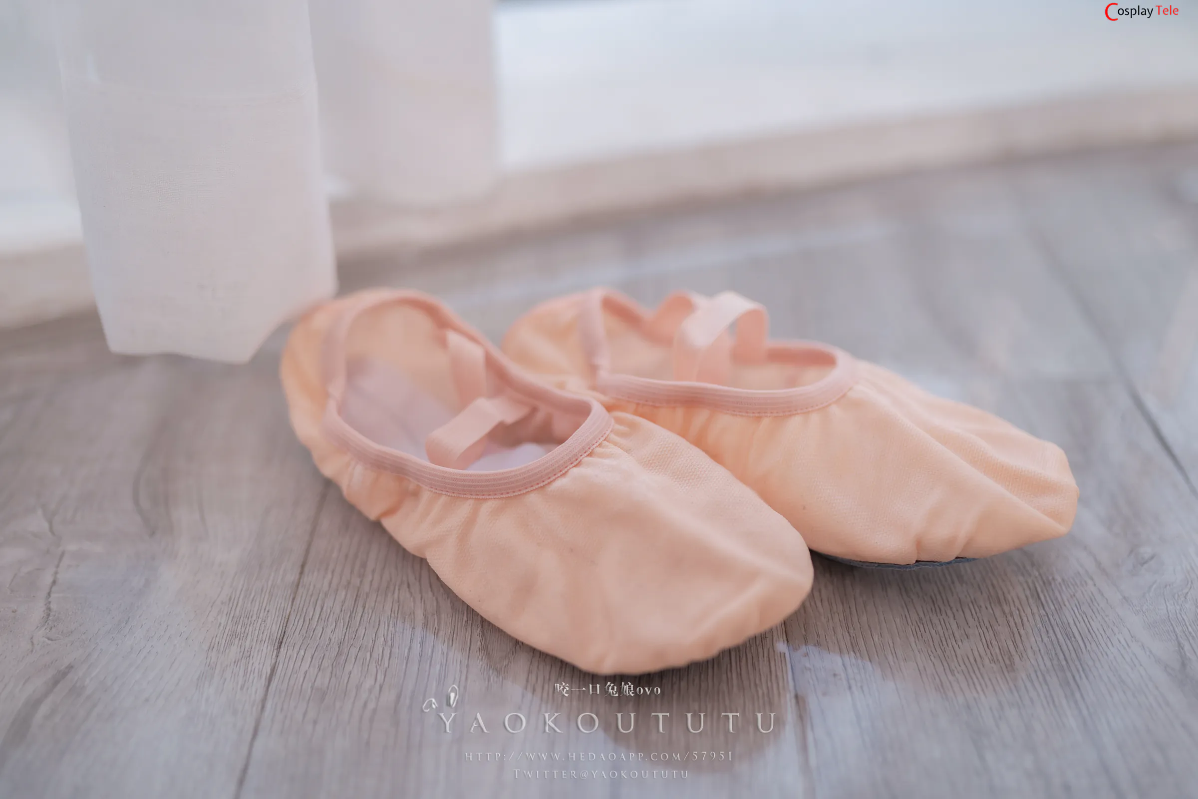 咬一口兔娘ovo (Yaokoututu) – Dance Lessons “86 photos and 1 video” | NekoCosplay